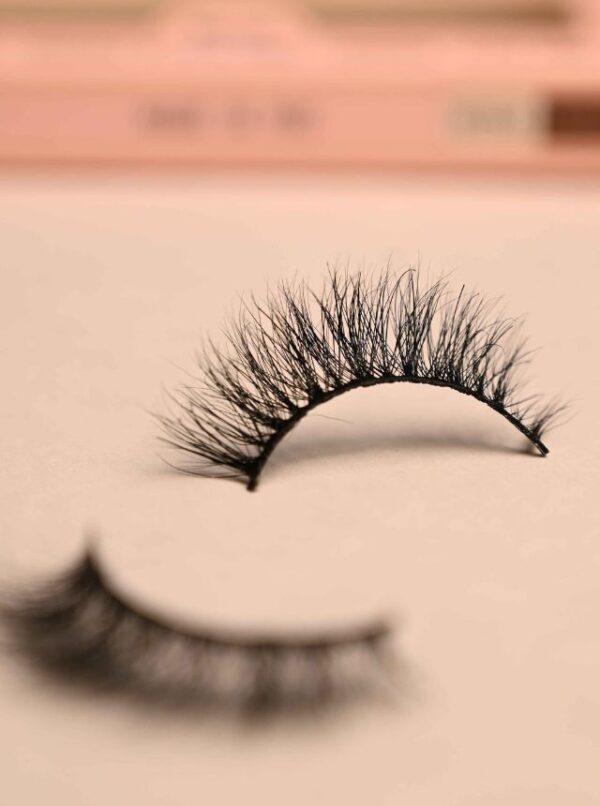 #1 Best Eyelashes Brand in India | Wink Lashes